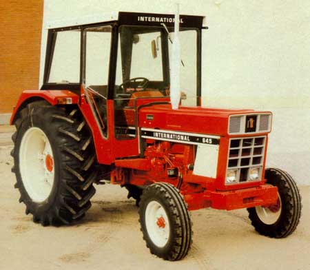 L e 645 doté du moteur quatre cylindres D D 206développant 60 chevaux à ...